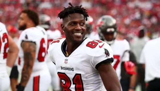 Antonio Brown Files For Bankruptcy Despite Making More than $80 Million In NFL Career - NewsBreak