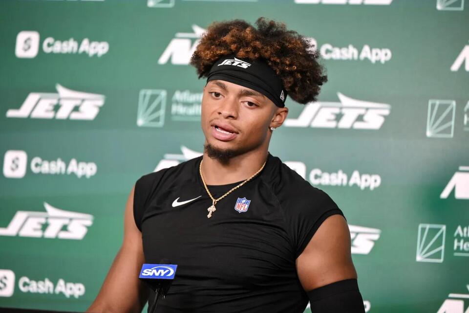Jets Placing QB Justin Fields On IR - NewsBreak