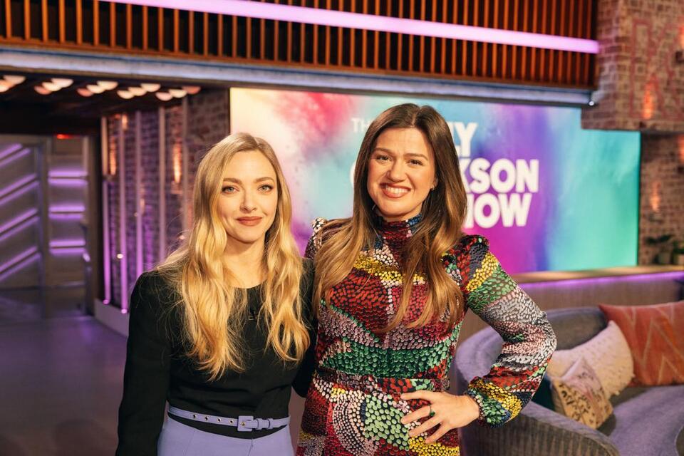 'Mamma Mia' Star's Wild Reaction After Impromptu Kelly Clarkson Duet ...