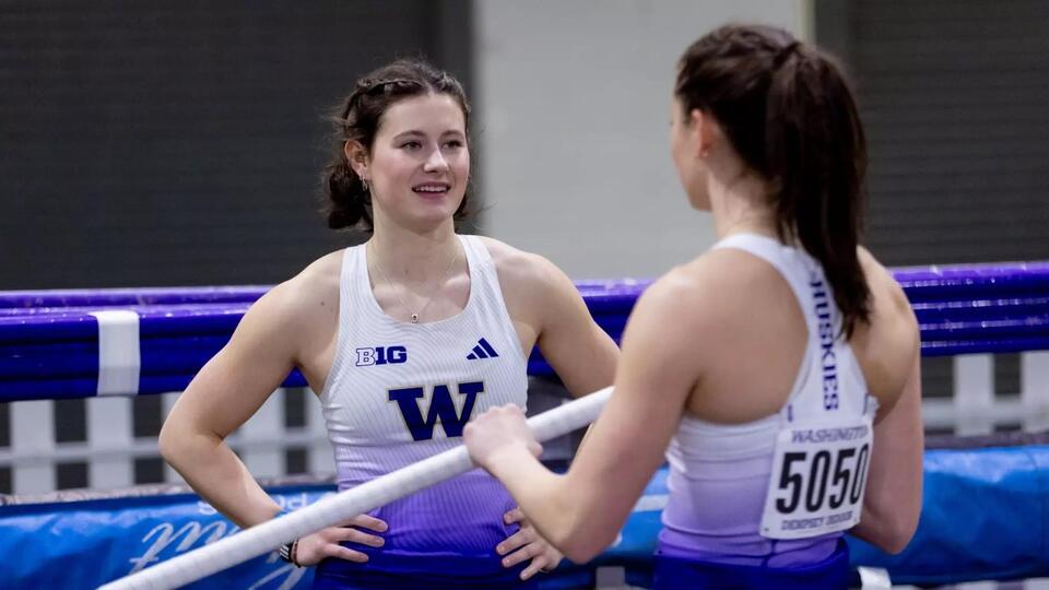 Moll Twins Take Over NCAA Lead In Pole Vault - NewsBreak