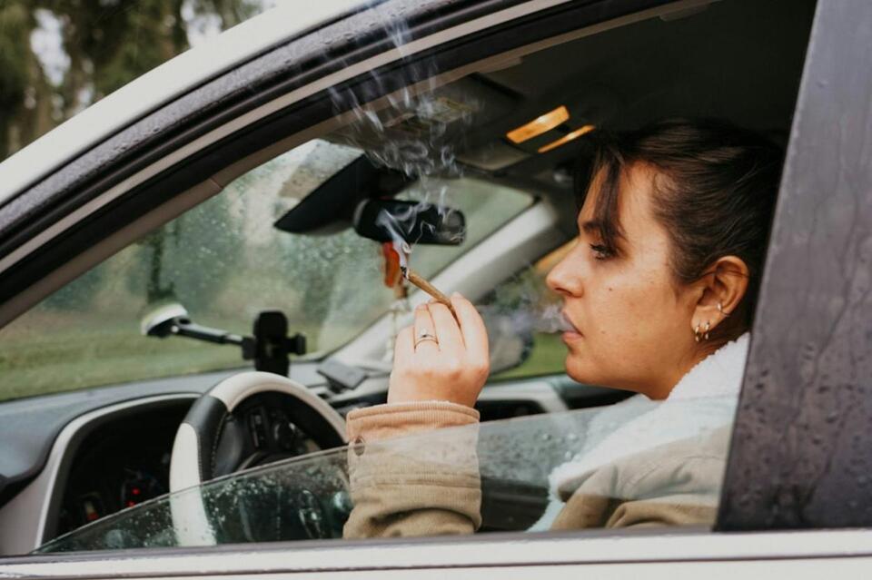 These Common TX Habits May Qualify as Distracted Driving - NewsBreak