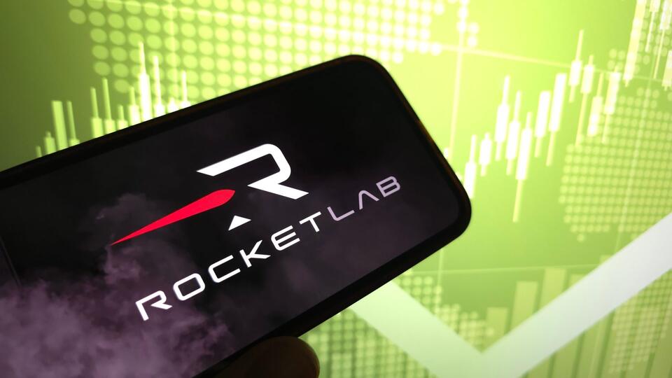 Rocket Lab stock slides after director reduces holdings - NewsBreak