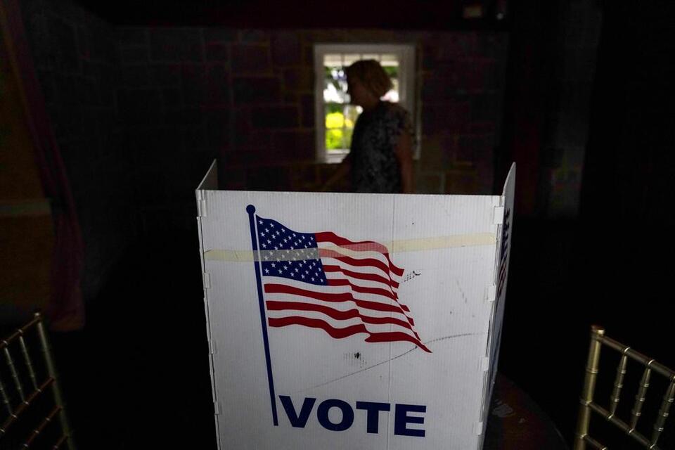 Voters switch lopsidedly to GOP, in warning for Dems - NewsBreak