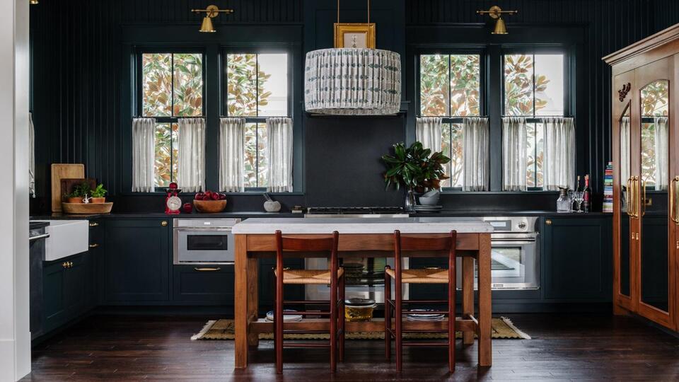 This Benjamin Moore Shade Is the Perfect 'Inky Green' for an Expensive ...