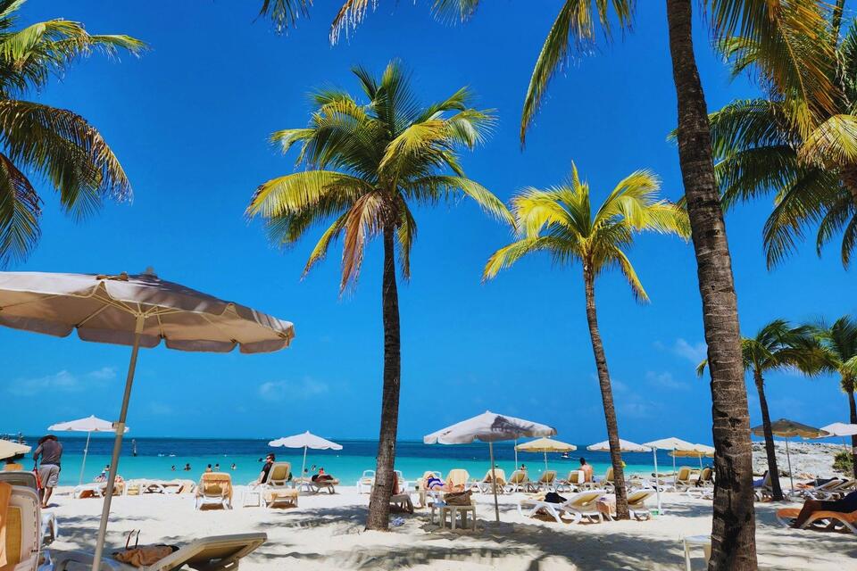 This Small Illinois Hotel Has Rooms You Won’t Believe Exist - NewsBreak