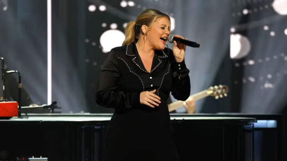 Lauren Alaina to Make History as First Female Headliner at Paperfest ...