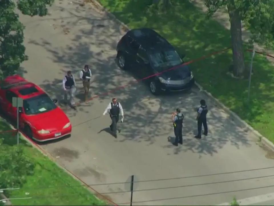 USPS letter carrier shot to death on Chicago's South Side; offender ...