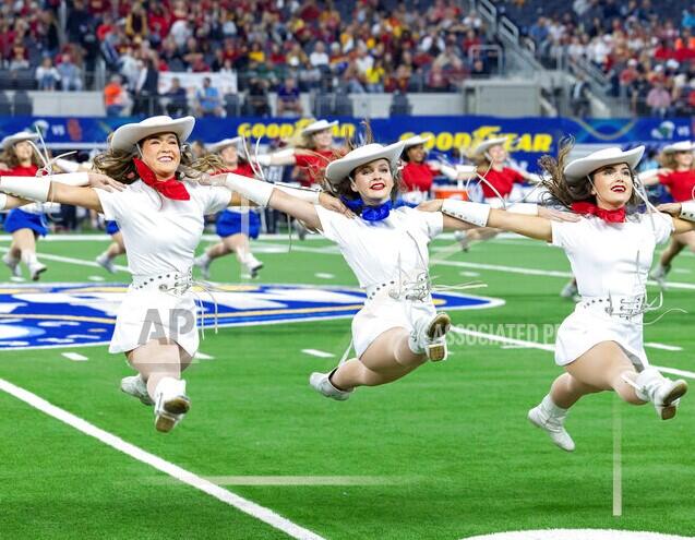 The 84th Kilgore College Rangerette line is introduced - NewsBreak