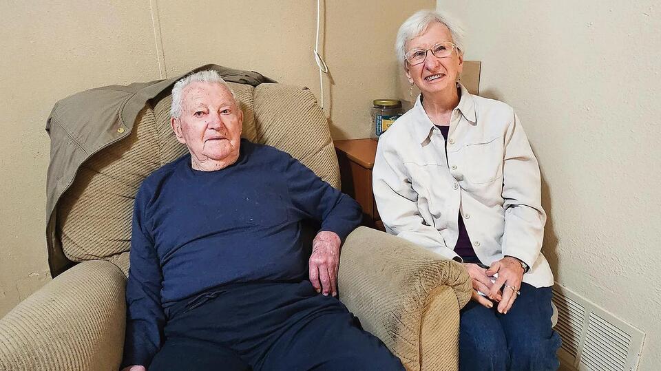 99-year-old WW2 veteran shares memories of his service - NewsBreak