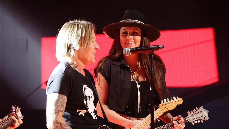 How Old Is Maggie Baugh? Keith Urban Guitarist’s Age Now - NewsBreak