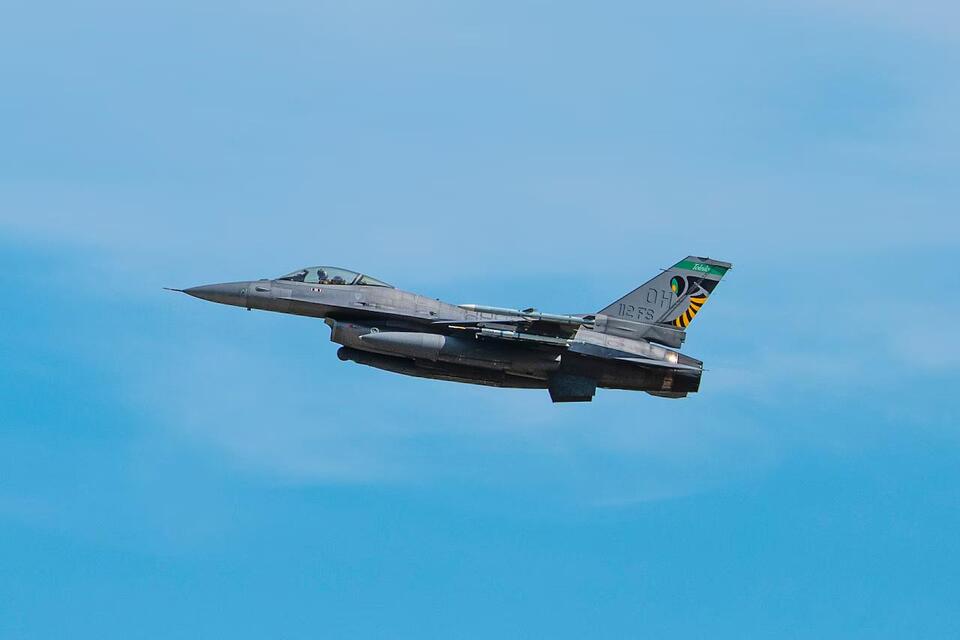 Michigan residents feel, hear sonic boom caused by Ohio National Guard ...