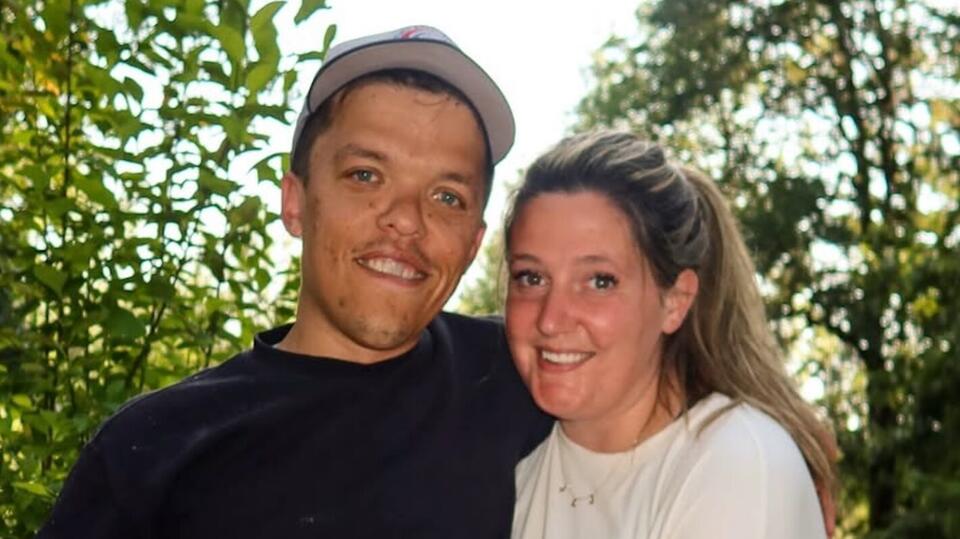 ‘Little People, Big World’s Zach & Tori Roloff Visit Family Farm for ...