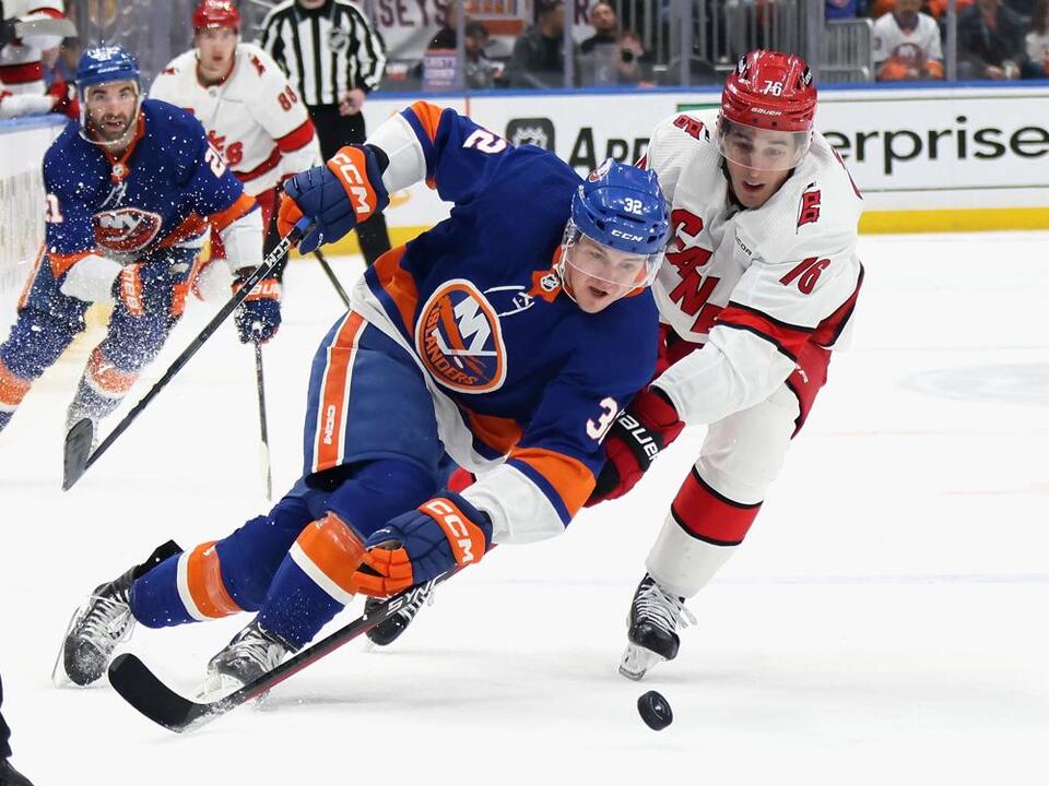 Islanders re-sign Kyle MacLean before NHL free agency after impressive ...