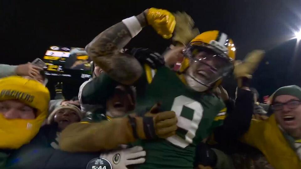 Willis throws strike to Watson as Packers respond - NewsBreak