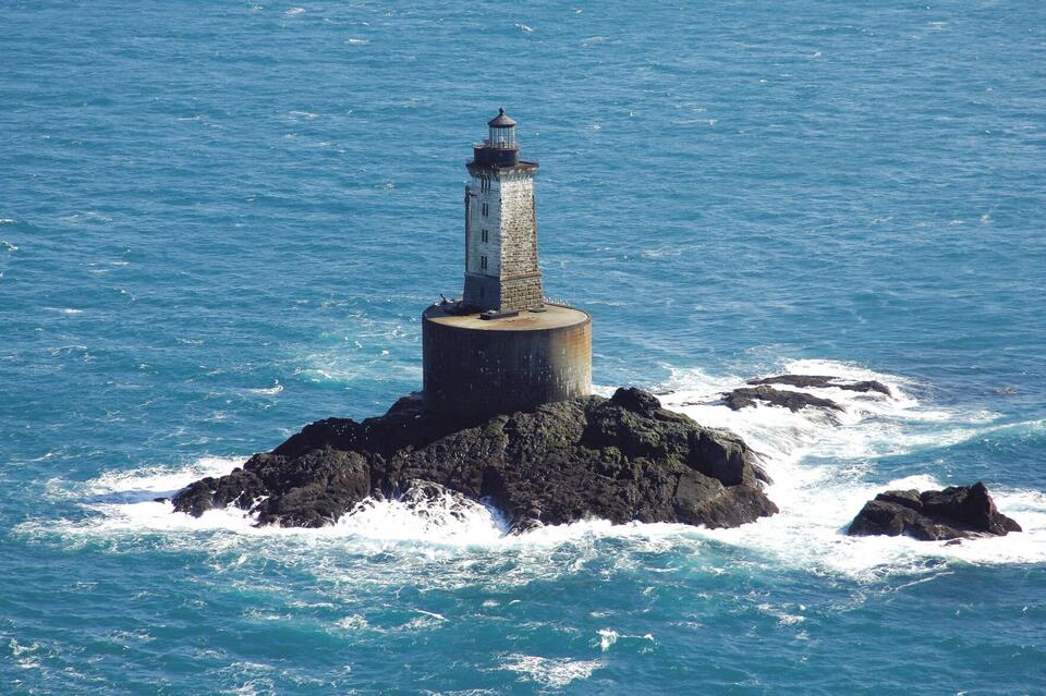 Helicopter tours of St. George Reef Lighthouse to return - NewsBreak