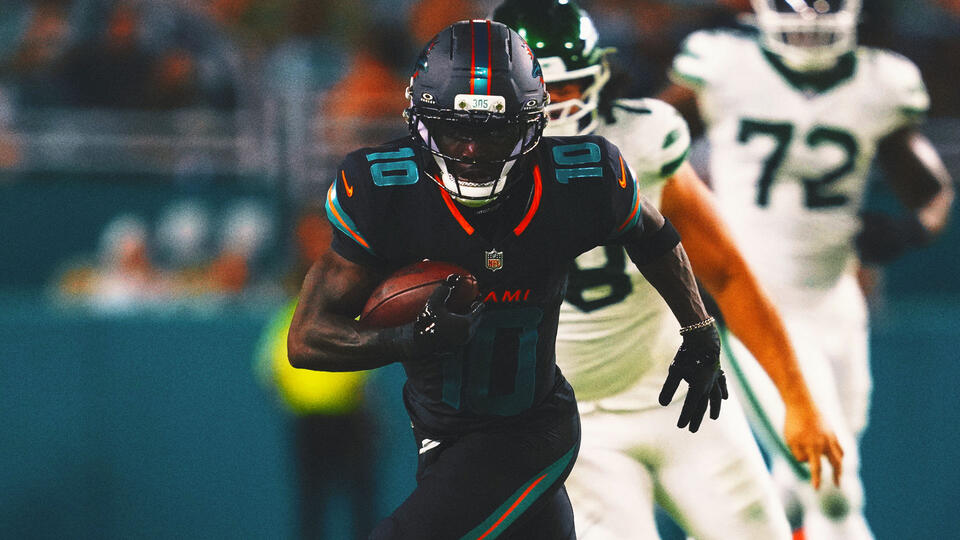 Dolphins WR Tyreek Hill Reportedly Has Torn ACL in Dislocated Knee, Season Over - NewsBreak
