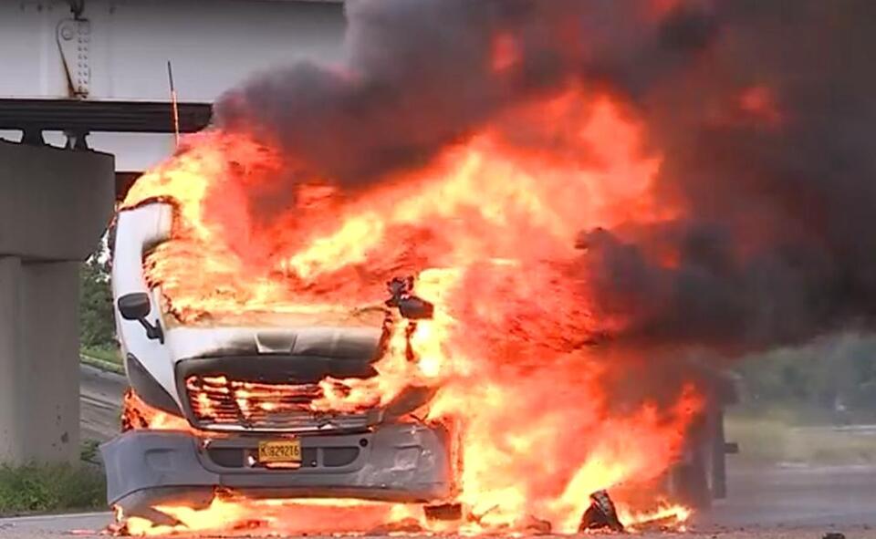 Flatbed fire affects Interstate 55 in Arkansas - NewsBreak