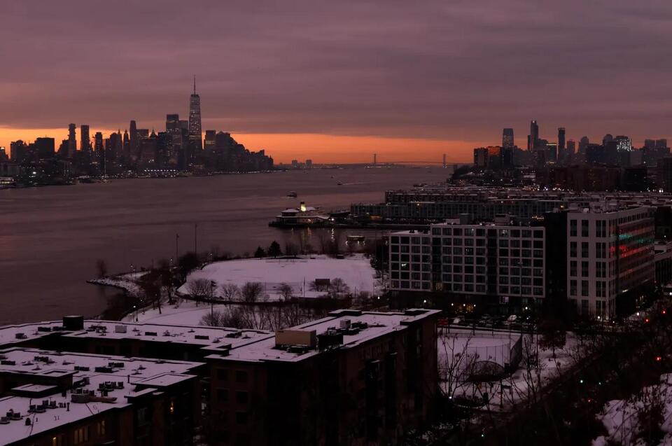 Up to 10 Inches of Snow Expected to Snarl Christmas Weekend Travel ...