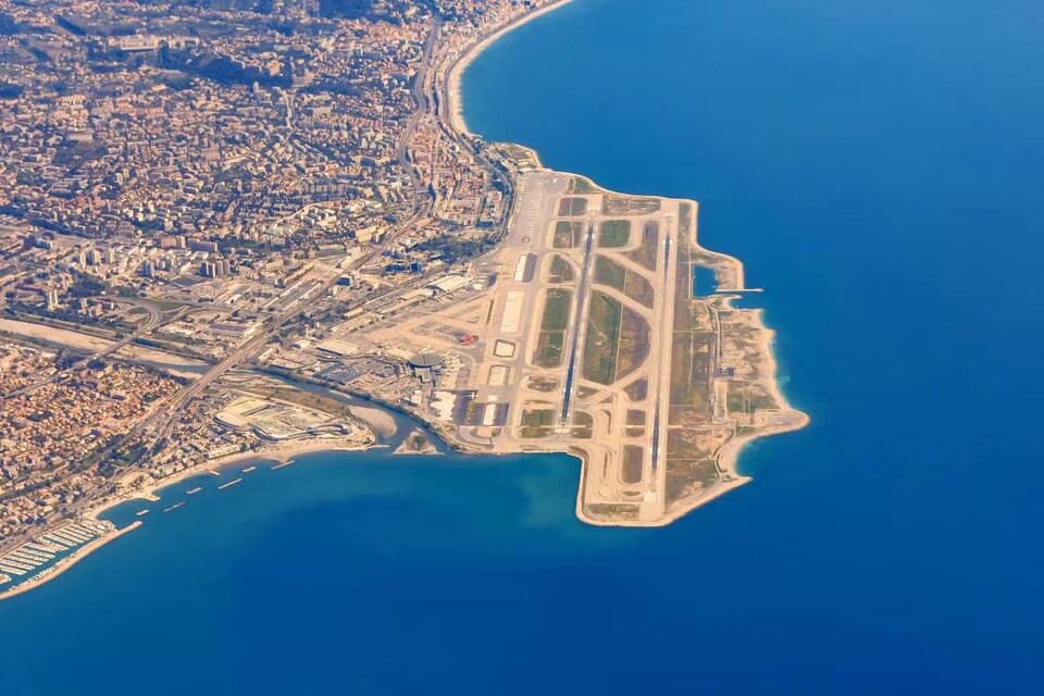 ‘Serious incident’ as passenger planes narrowly avoid collision while ...
