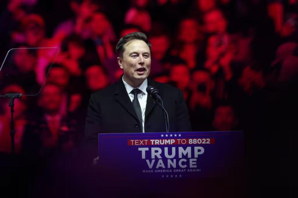 Elon Musk Giggles Through Awkward Trump Inaugural Eve Rally Appearance ...