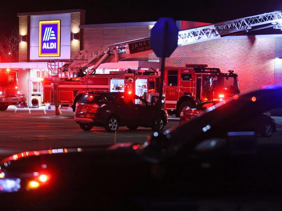 Heavy smoke from cooler spurs ALDI evacuation