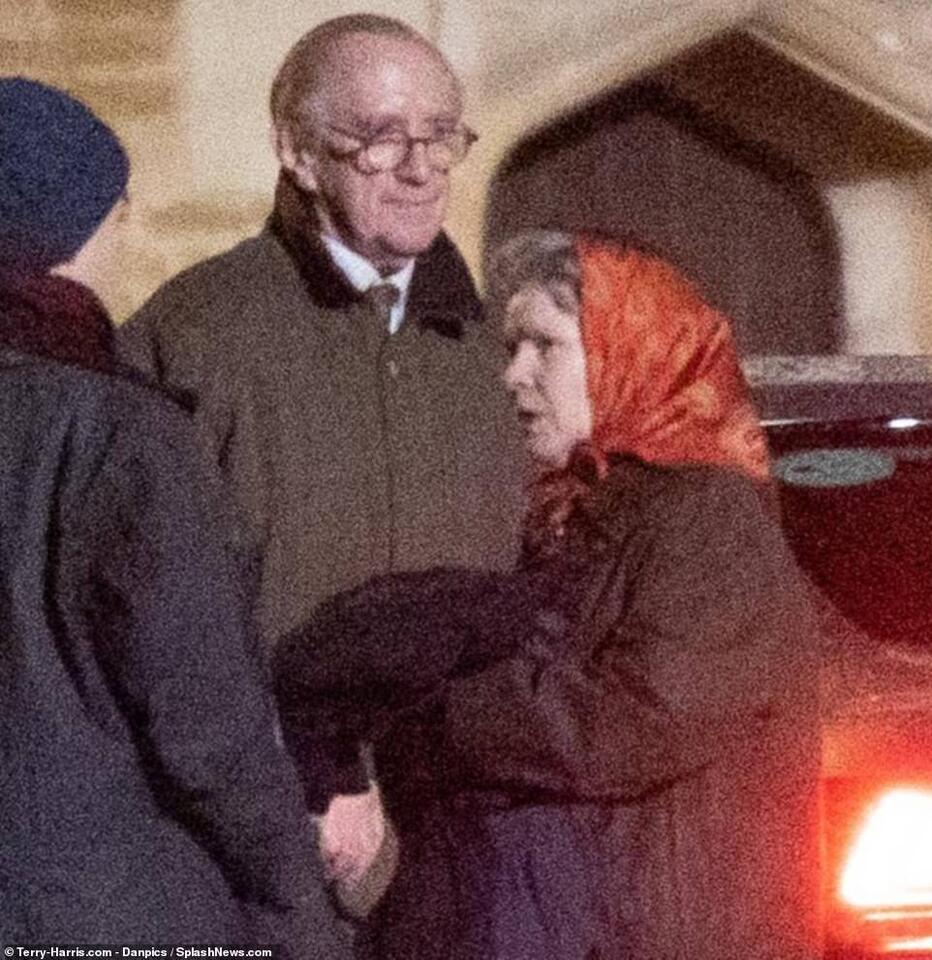 Imelda Staunton and Jonathan Pryce transform into the Queen and Prince ...