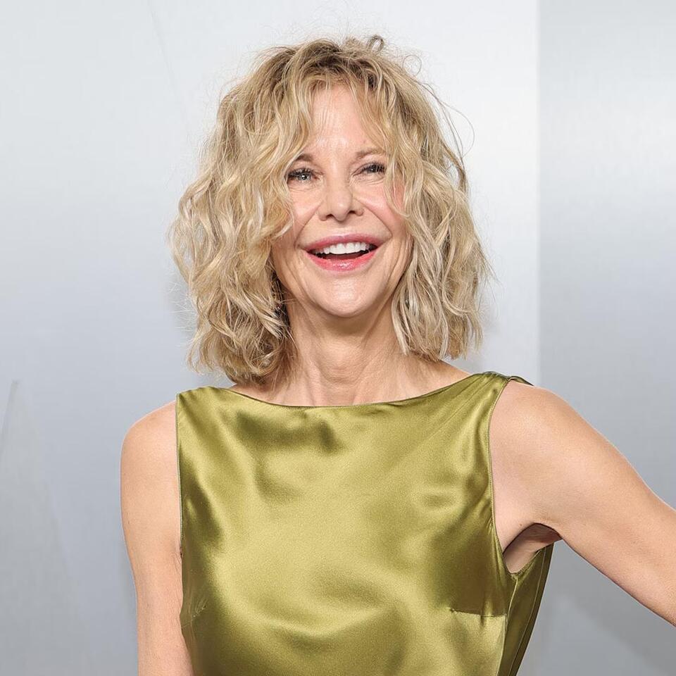 Meg Ryan Makes Rare Red Carpet Appearance at Vanity Fair Oscars Party ...