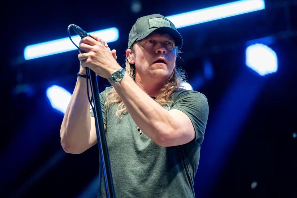 3 Doors Down lead singer, Brad Arnold, dies at 47, band announces ...