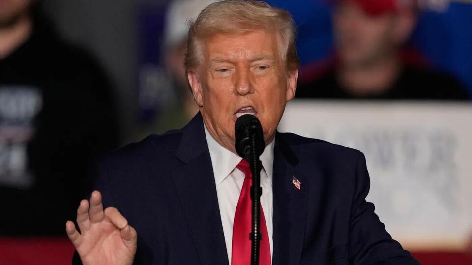 Trump takes to Iowa to pitch midterms, economy - NewsBreak