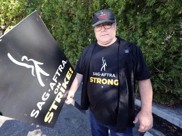 Actors Union SAG-AFTRA Plotting Strike over Netflix-Warner Bros Merger ...