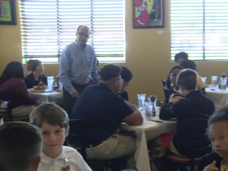 Students from Creswell Middle in Opelousas enjoy lunch at restaurant as reward for grades and ...