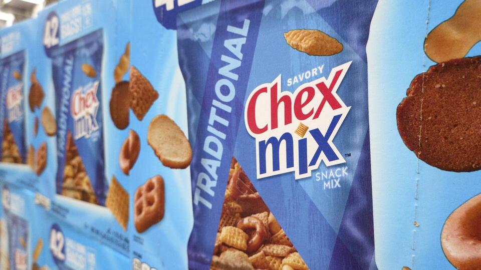 Chex Mix Releases Two Bold New Flavors That Shoppers Are Buying in Bulk ...