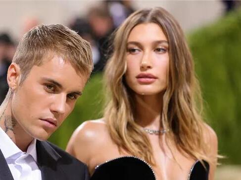 Justin Bieber Celebrates Being A 'Papa Bear' As Hailey Flaunts 'Mom' Status