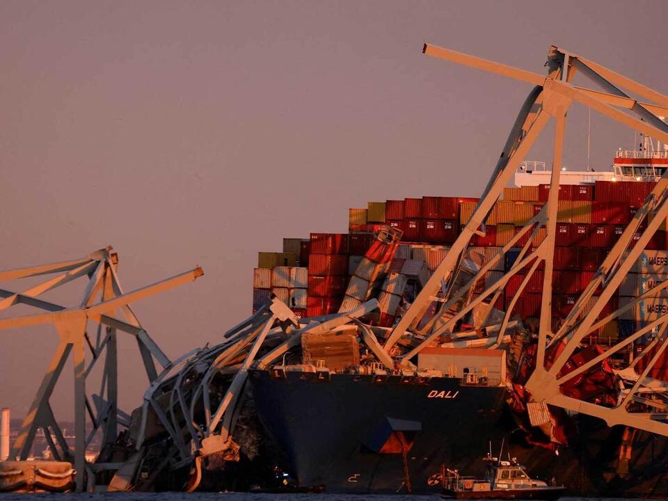 Largest crane ship on East Coast arrives in Baltimore to clear bridge ...