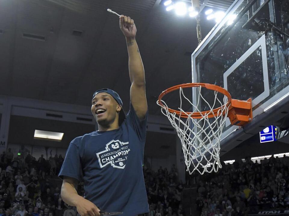 Darius Brown II hits winning 3-pointer to give No. 22 Utah State 87-85 ...