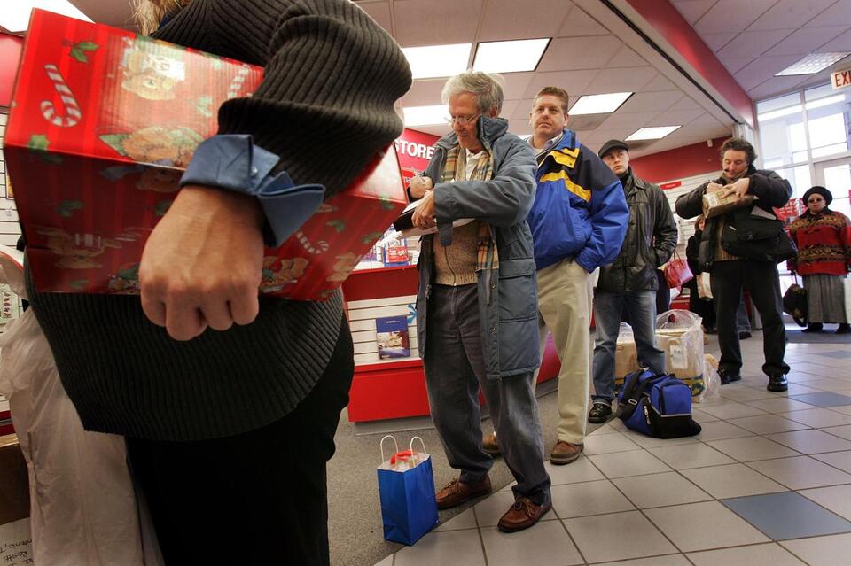 USPS Reveals Final 2025 Mail‑By Dates for Holiday Packages - NewsBreak
