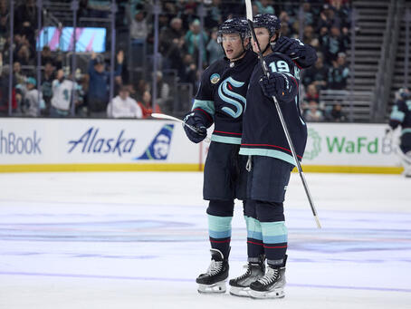 Justin Schultz scores in OT to give Kraken 2-1 win over Flyers