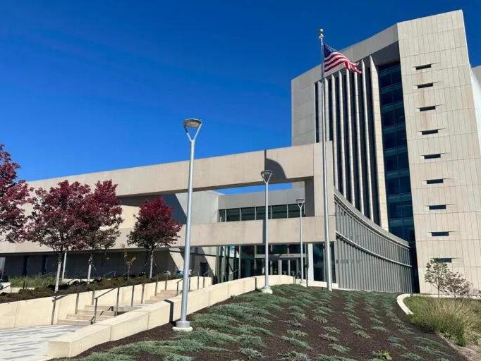 Knife-wielding suspect shot at federal courthouse in Harrisburg, authorities say