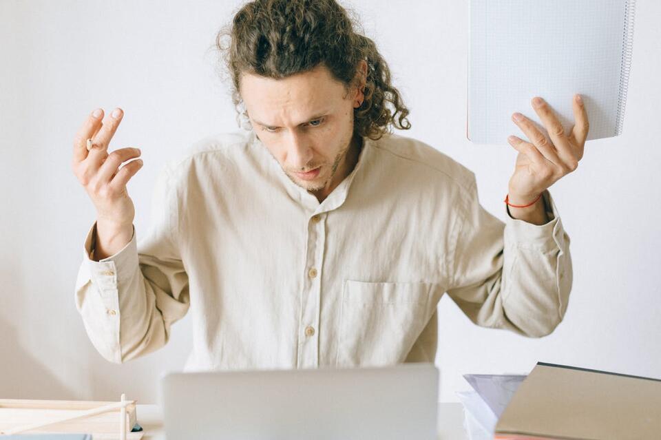 9 Warning Signs a Job Is Bad for Your Mental Health - NewsBreak