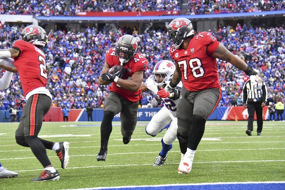 NFL Week 11 Fantasy Roundup: Running Backs Shine, Receivers Regress ...