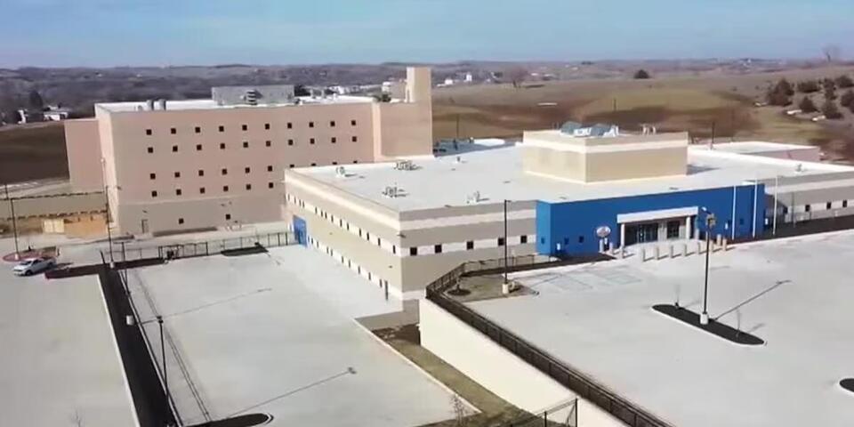 Correctional officer at Iowa jail accused of assaulting inmate - NewsBreak