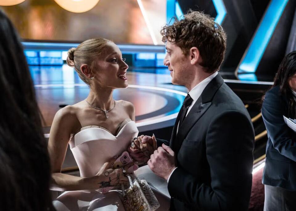 Ariana Grande And Ethan Slater Snuck In Some PDA At The 2025 Oscars ...