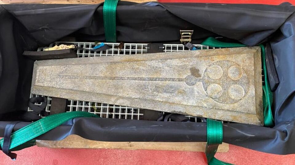 Surprising Discovery: Archeologists Recover 2 Pristine Marble Grave ...