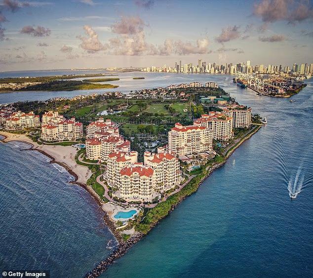 Michelle Mone buys £10m home on 'Billionaire Island' despite demands to ...