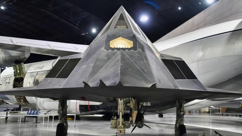 ‘Retired’ U.S. Air Force F-117 Nighthawk ‘Stealth Fighter’ Will Now Fly ...