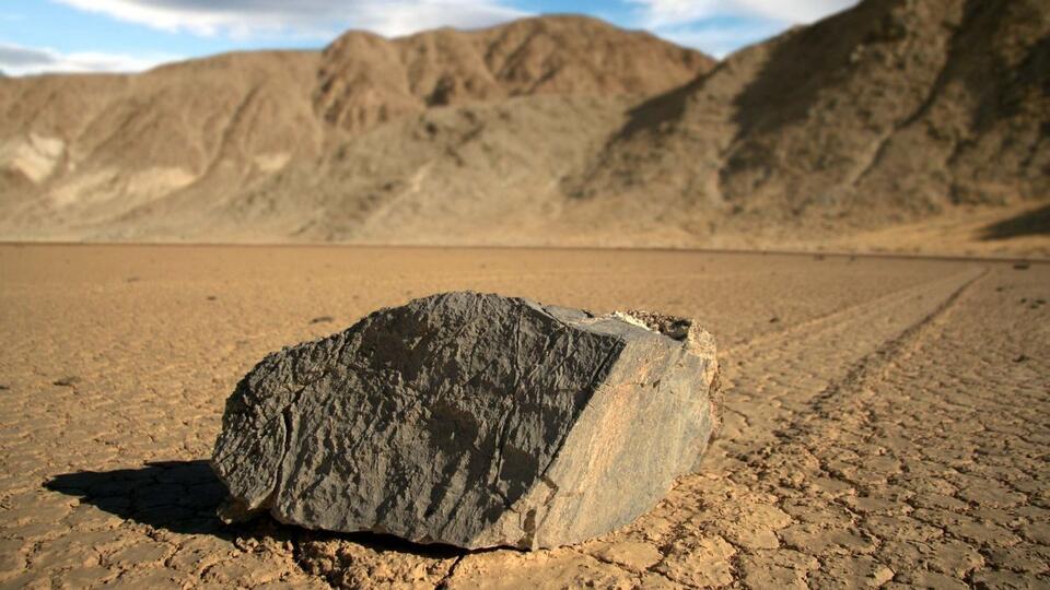 Have The Death Valley Sailing Stones Started Moving Again After 7 Years ...