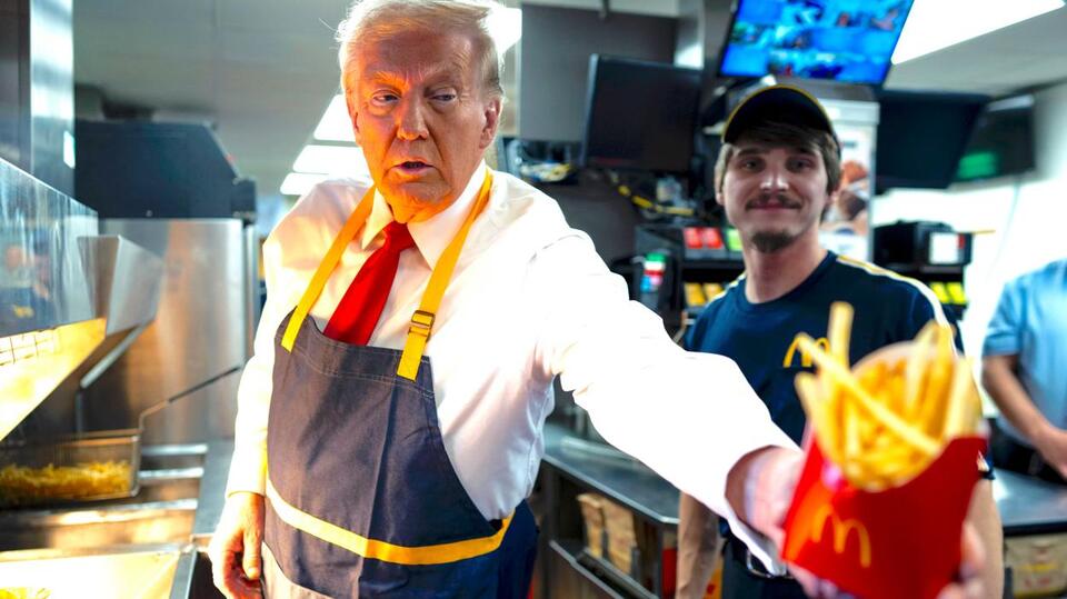 Leavitt Cornered on Trump’s Gross Eating Habits - NewsBreak