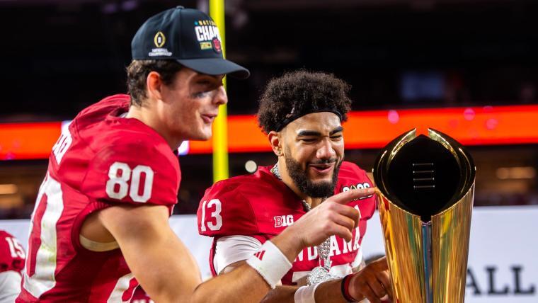 Charlie Becker thanks Elijah Sarratt as Indiana’s dream season becomes ...