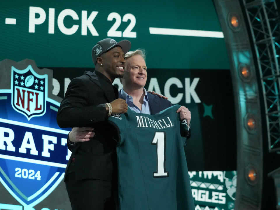 Eagles rookie Quinyon Mitchell explains why he likes to 'talk a little ...