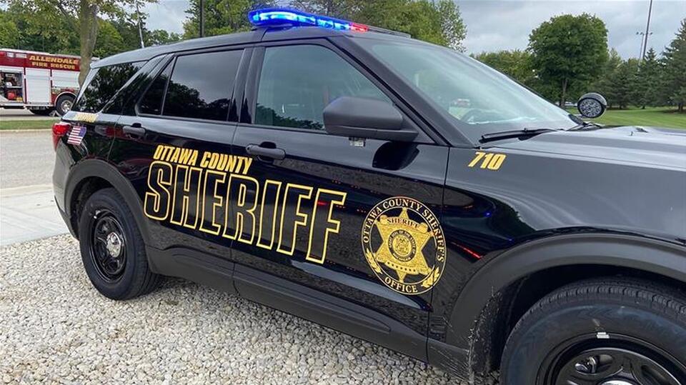 Boat crashes on top of Holland South Pier - NewsBreak